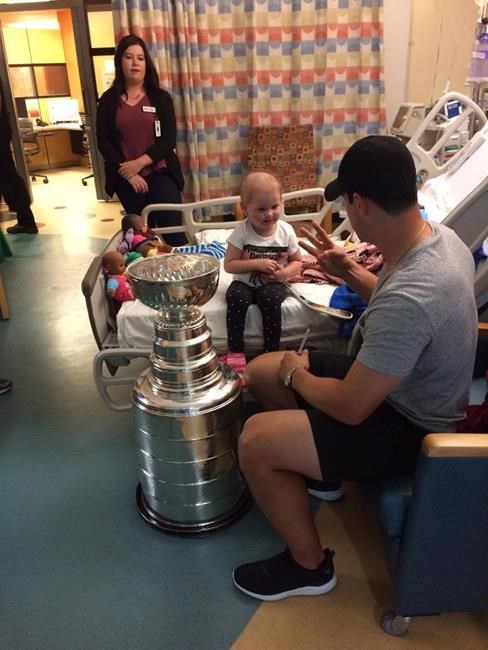 Hockey News - Sidney Crosby welcomes Stanley Cup to Halifax for third ...
