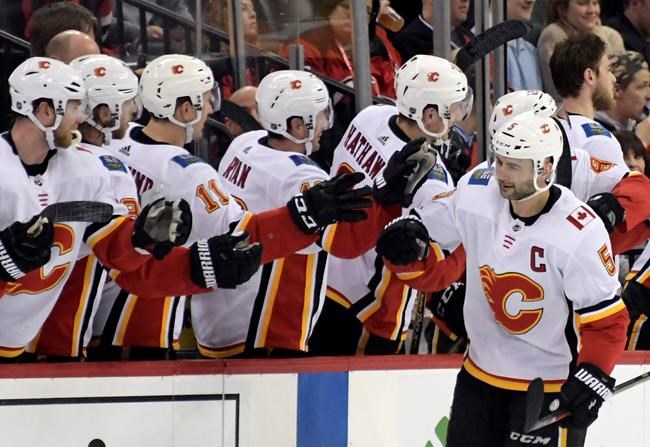 Hockey News - Lightning win 10th straight, Flames streak to 7th in a row